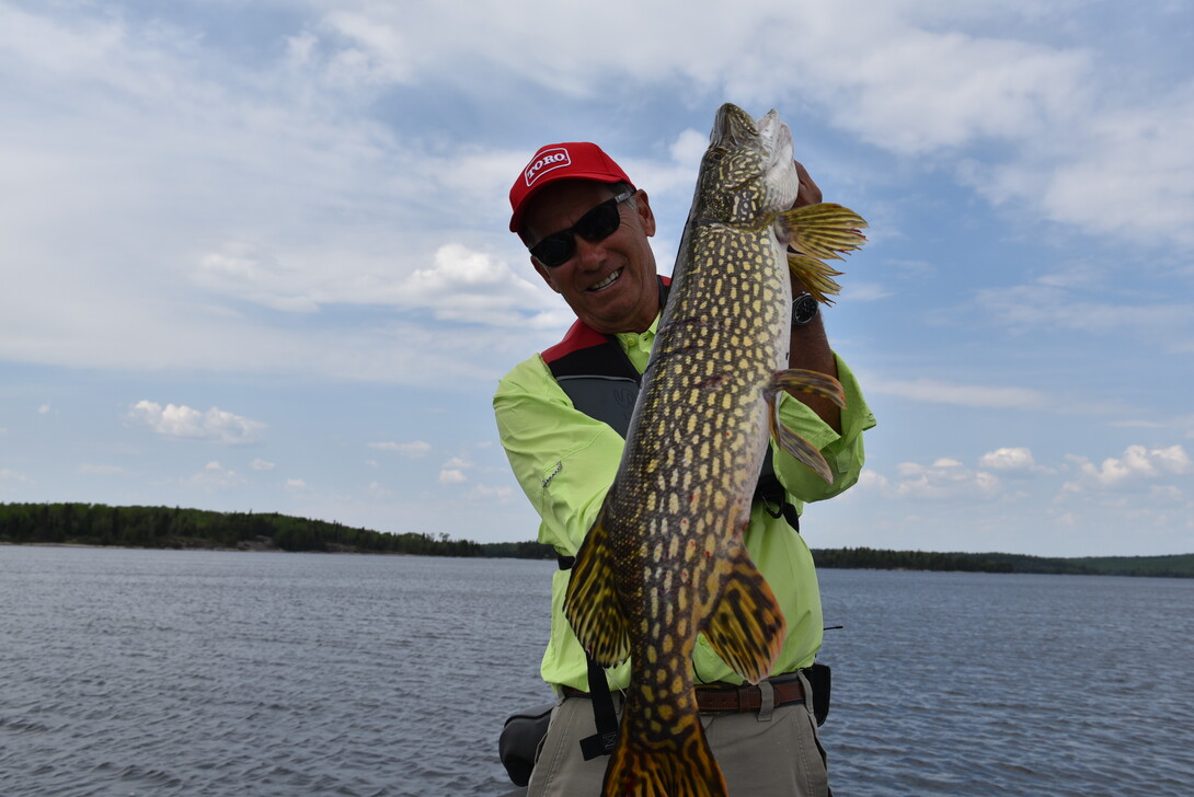 Five Star Fishing with Birch Island Resort Minaki Ontario Northwestern ...